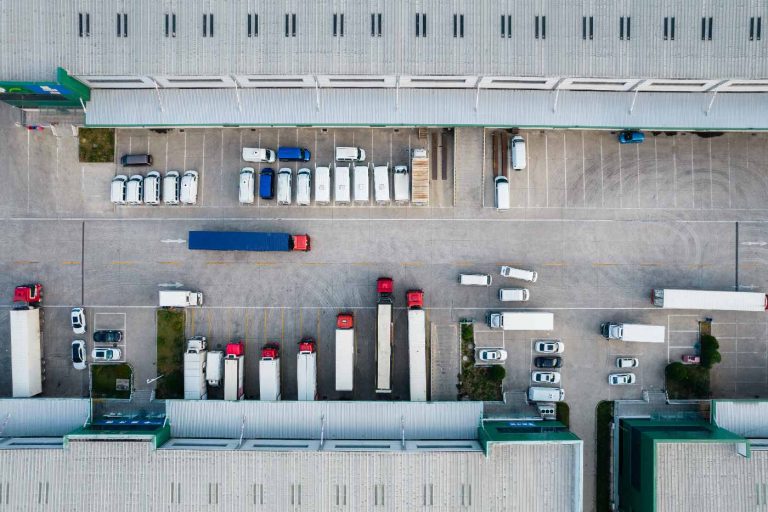 Loading and unloading docks: how to monitor them in real time